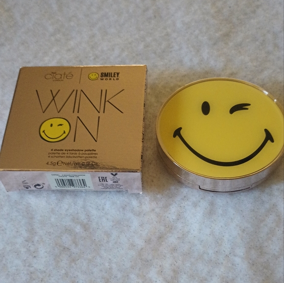 Wink On | Makeup | Wink Eyeshadow Smile Face Compact | Poshmark